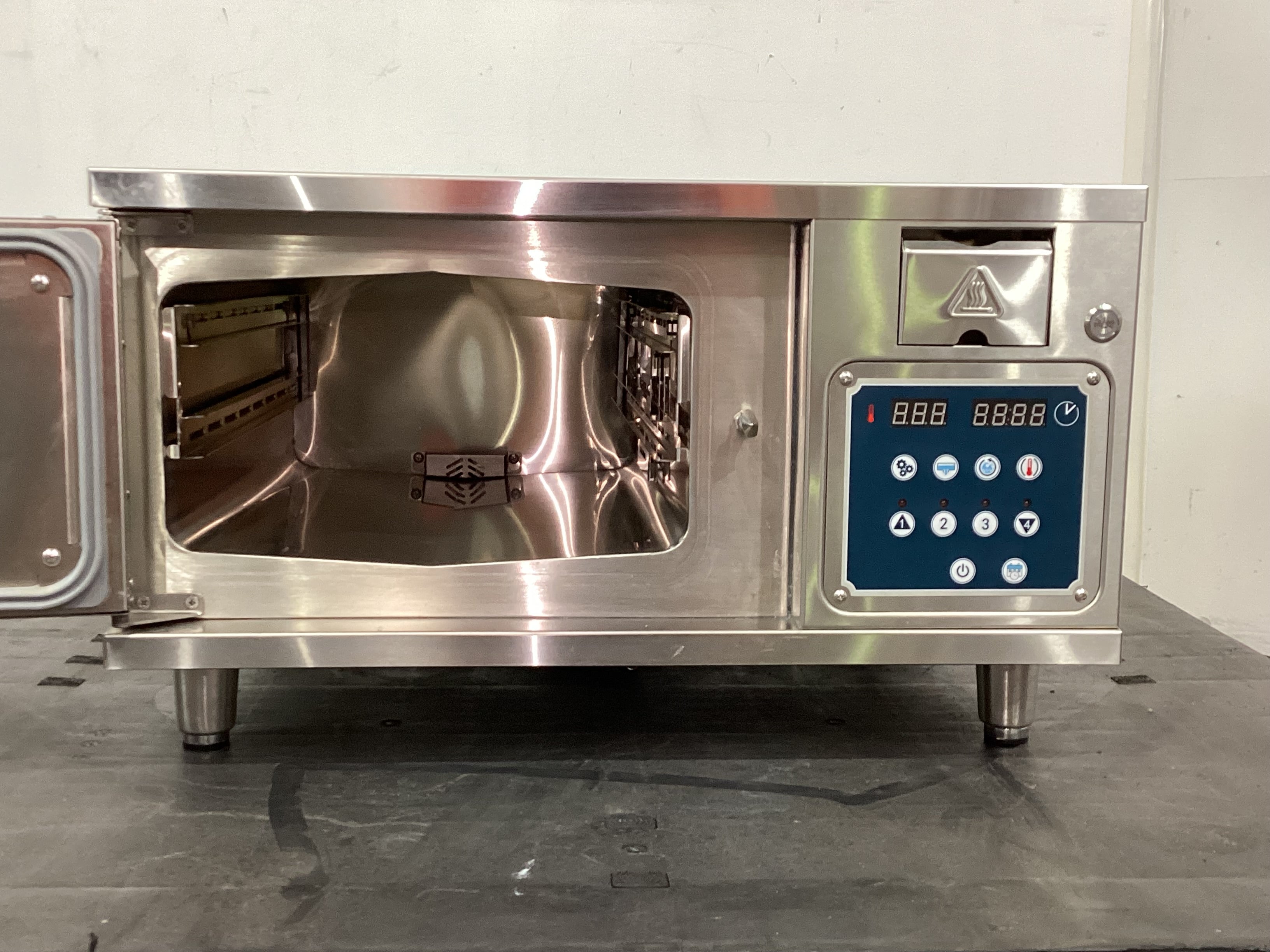 Benchstar NP-2SL Hyper Steamer | SilverChef