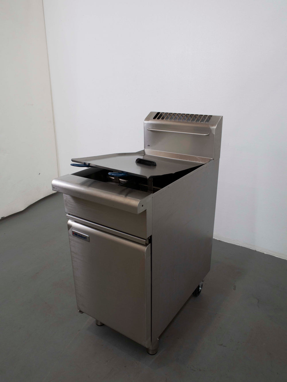 Waldorf FN8226G Split Pan Fryer | SilverChef