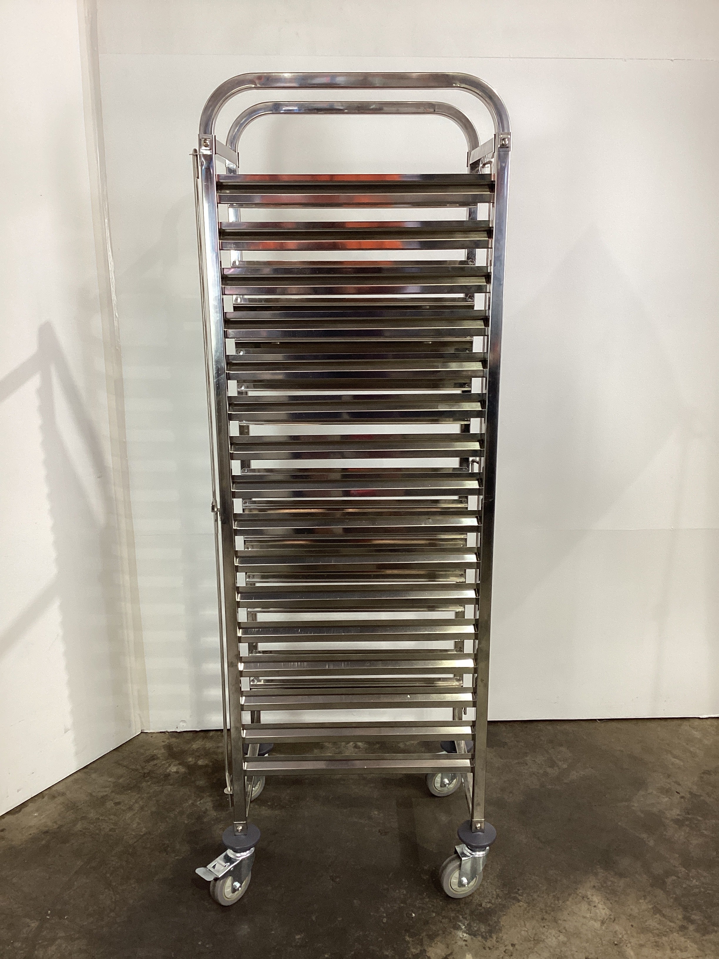 Bakers Trolleys x2 16 Tray Capacity | SilverChef