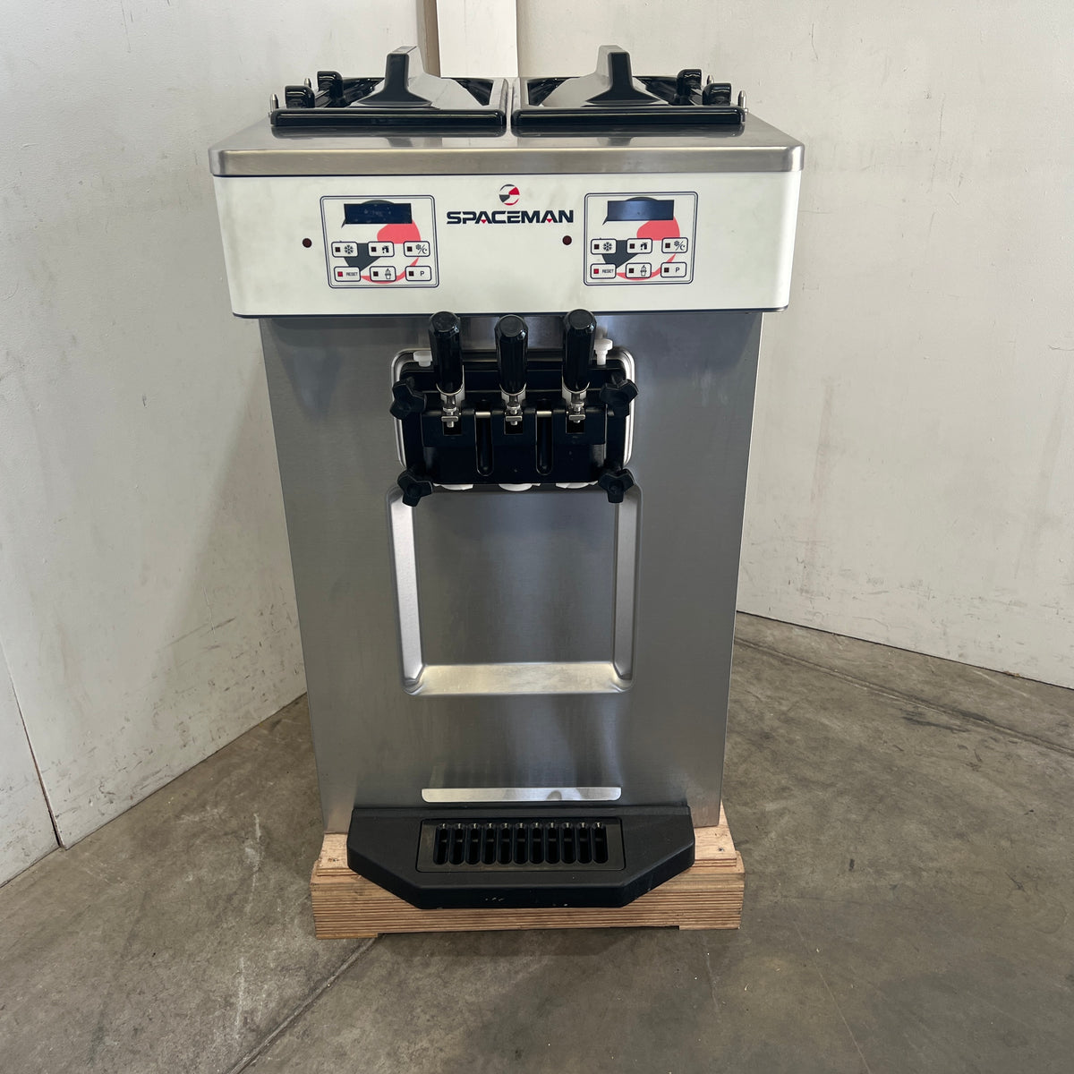 Spaceman 6235-C Ice Cream Machine | SilverChef