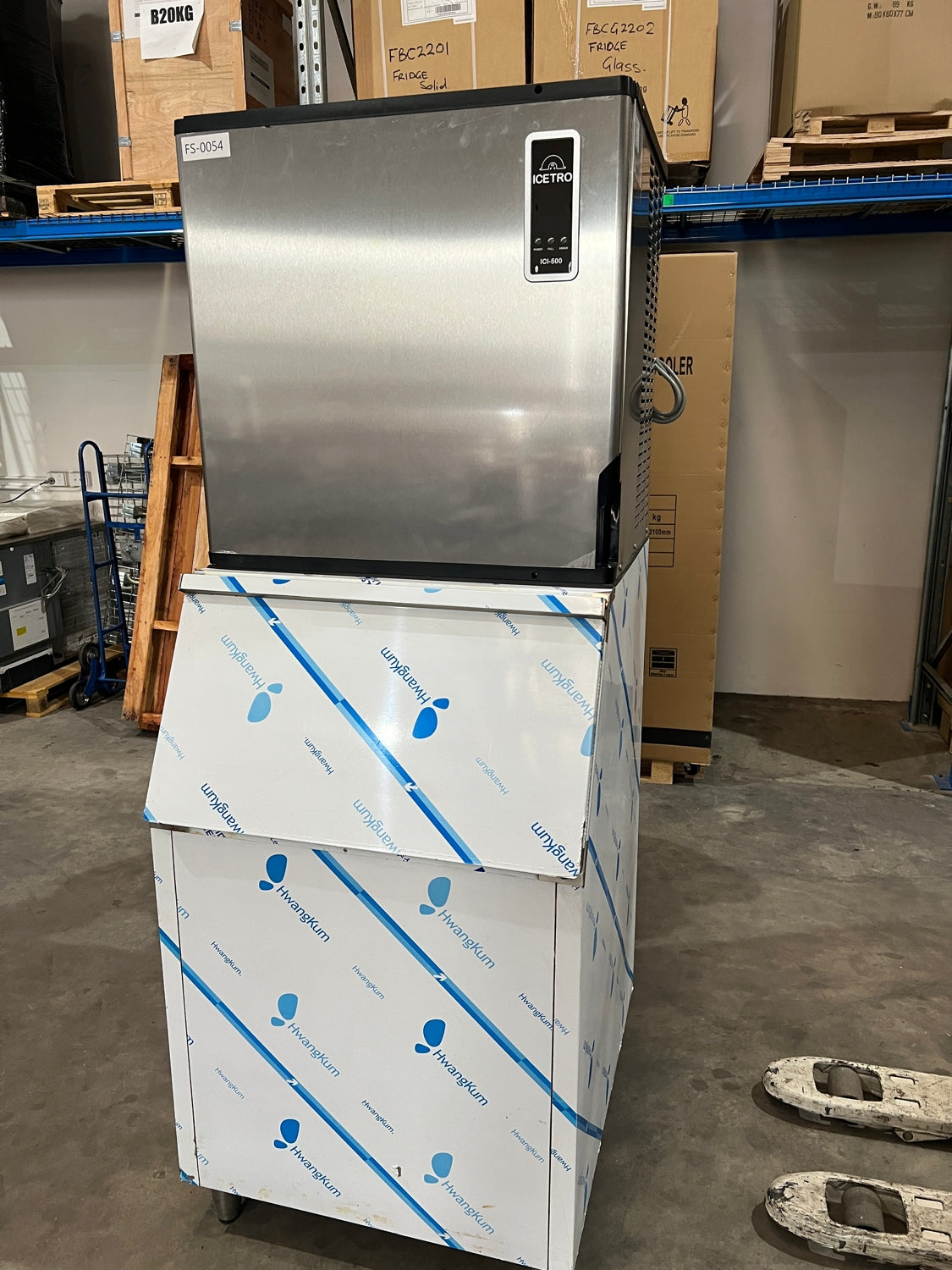 Icetro ICI-500 Ice Machine + Storage Bin | SilverChef